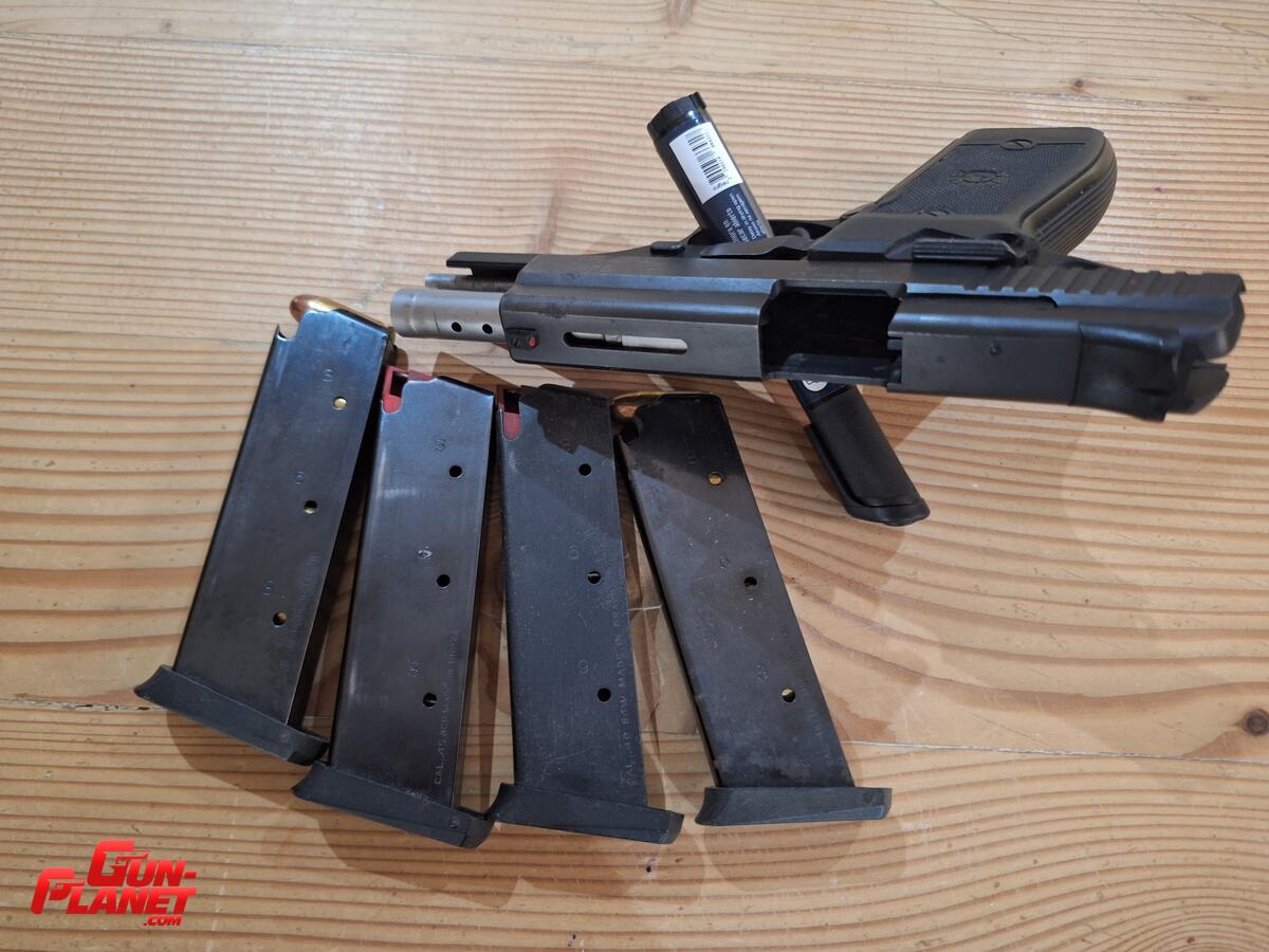 Gun Planet | Taurus PT 945