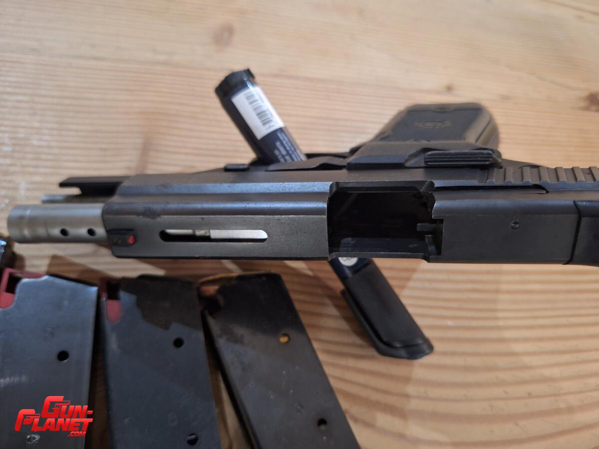 Gun Planet | Taurus PT 945